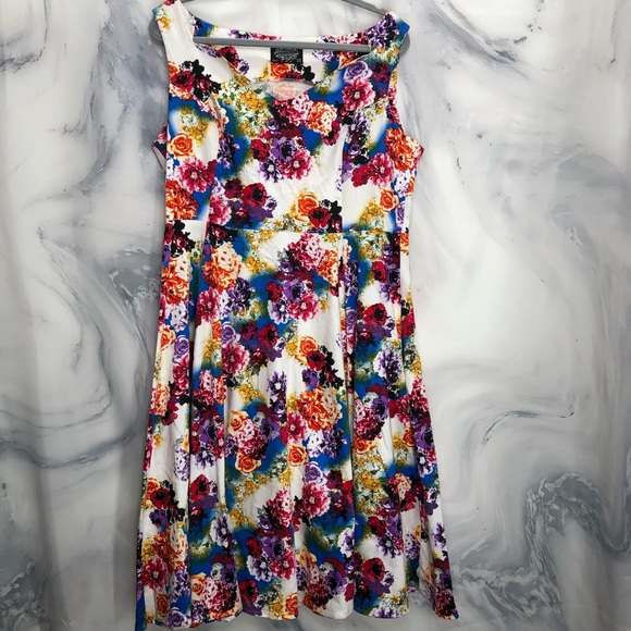 hearts and roses | Dresses | Hearts And Roses White Floral Print Fit N ...